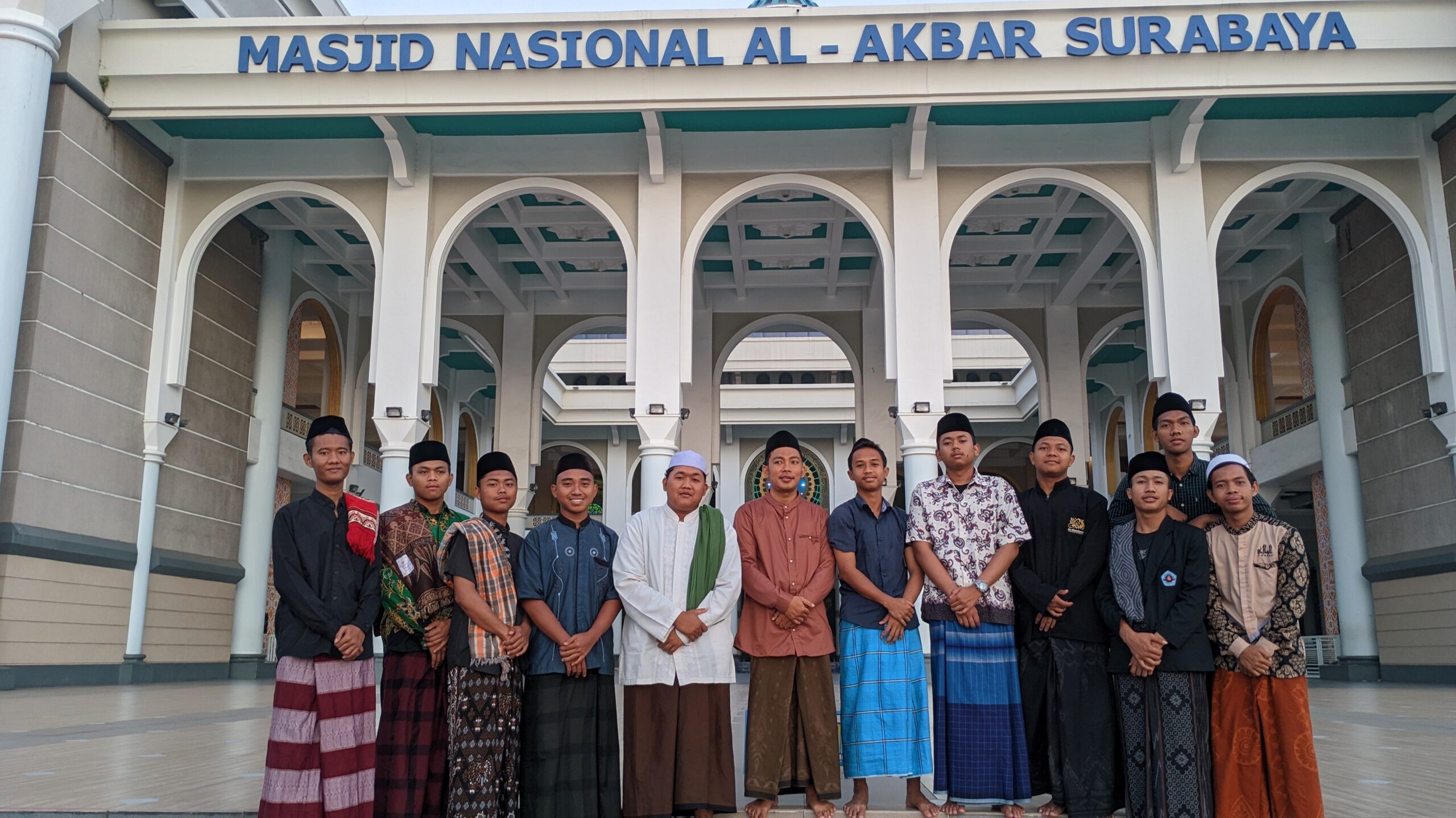 Perkuat Iman Dan Taqwa Peserta Didik MABIT Ke Masjid Al Akbar